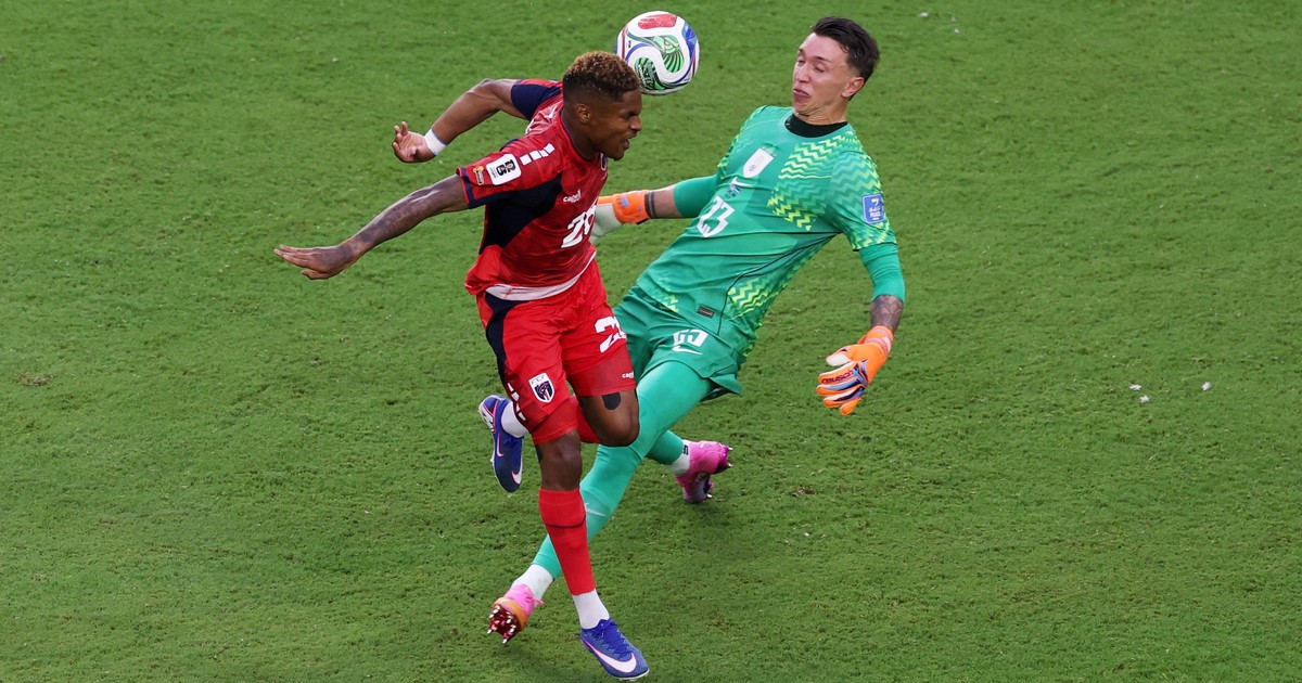 Bielsa se agarra la cabeza con Uruguay: el inaudito error de Muslera ...